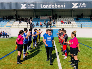 Zalla UC oinarri-futbol taldeen aurkezpena eta 80 urte beteak dituzten ...