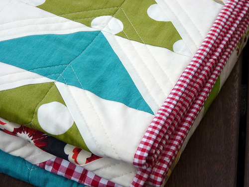 Red Pepper Quilts: Quilted ~ Modern Flying Geese Quilt and Pattern