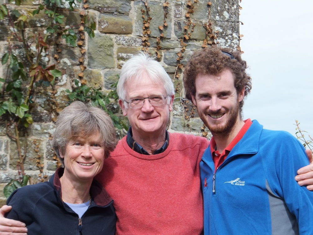 Geoff and Lucy Adventures: Colleton Manor, Gin and SUNSHINE