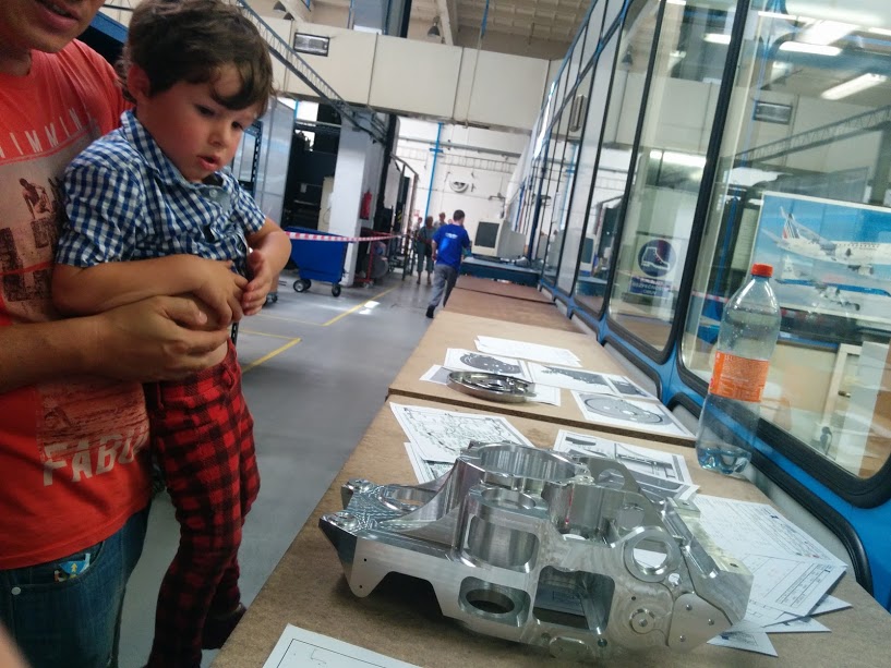 Öppet hus på Letnany-flygplatsen och Air bus-fabriken – Den andra resan