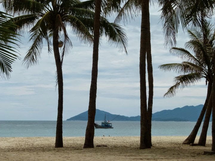 Travel - Posh Backpacking around South East Asia - Roses and Rolltops