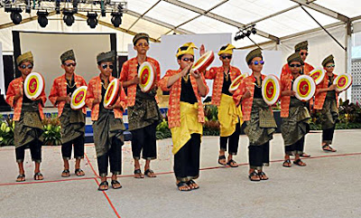 The PoOR TeaCHeR: Siri Mengenal Alat Muzik Tradisional - KOMPANG