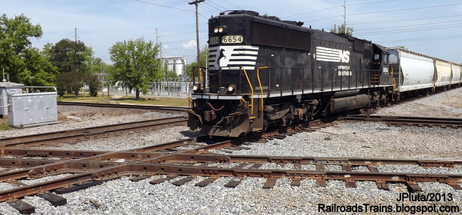 RAILROAD Freight Train Locomotive Engine EMD GE Boxcar BNSF,CSX,FEC,Norfolk Southern,UP,CN,CP ...