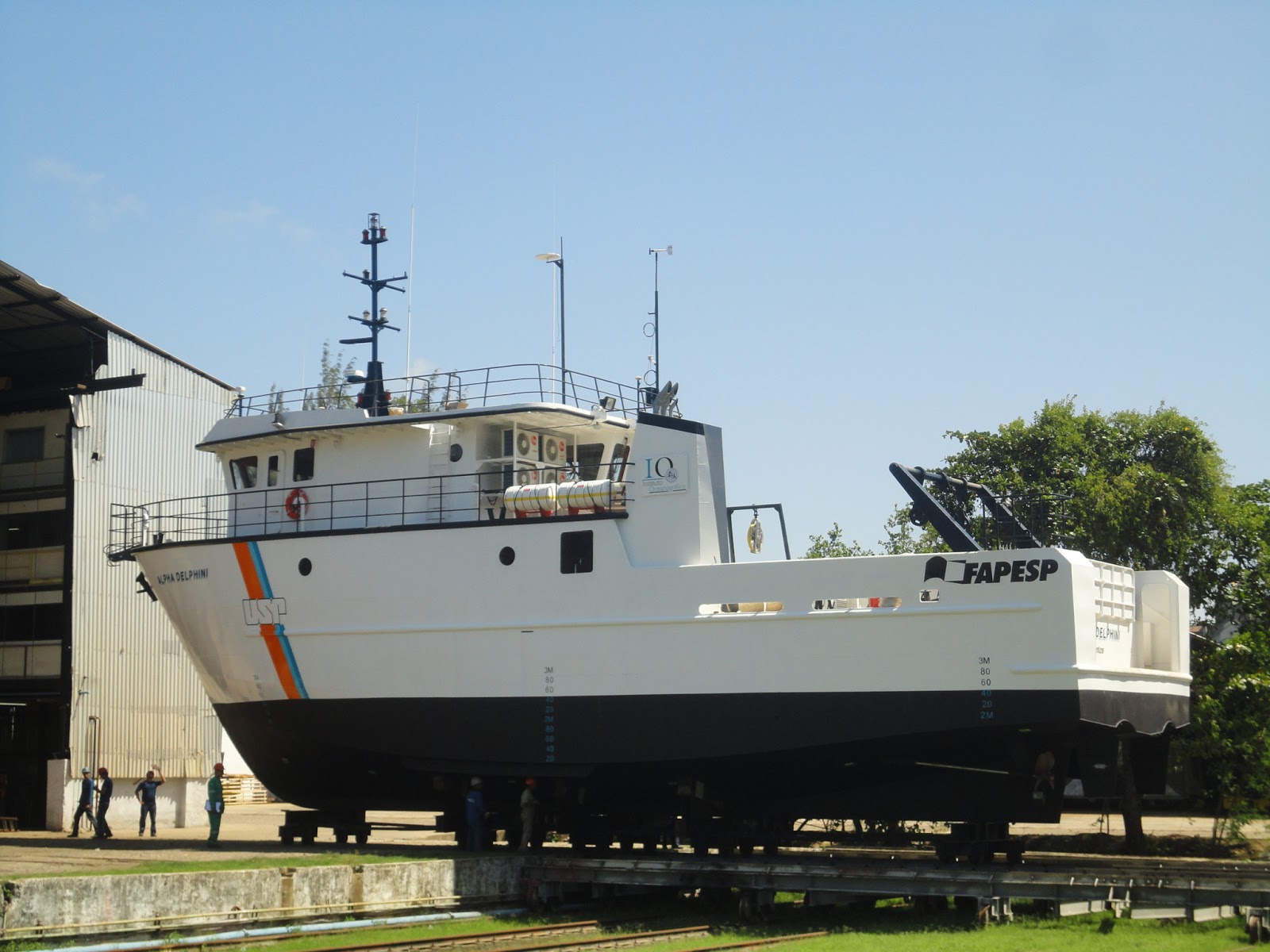 Lançado ao mar o Alpha Delphini, o segundo navio oceanográfico da USP ...