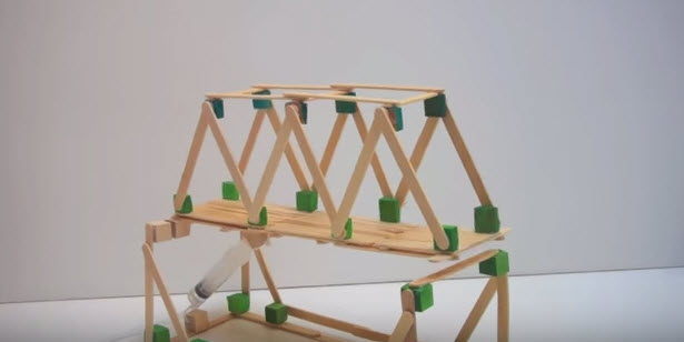 สาธิตการเคลื่อนที่ของโมเดลจำลองสะพานกลไกไฮดรอลิกจากไม้ไอติม DIY ...