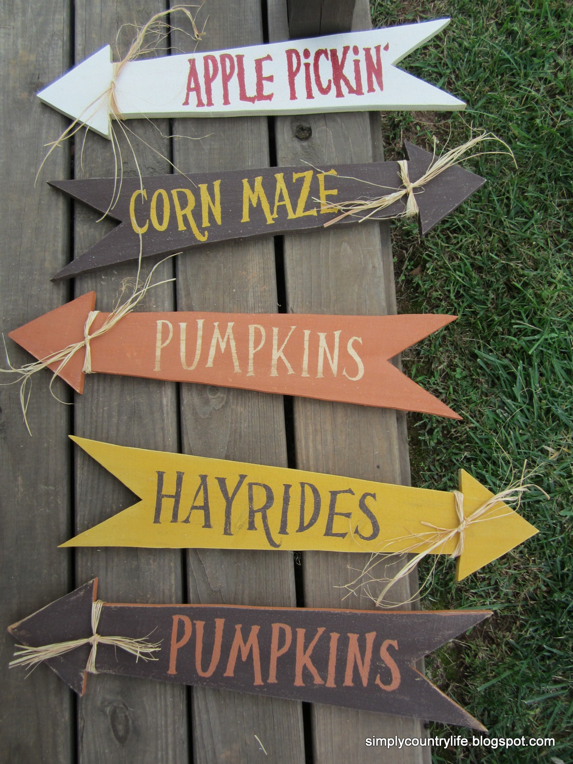 Simply Country Life: Scrap Wood turned into Fall Yard Signs