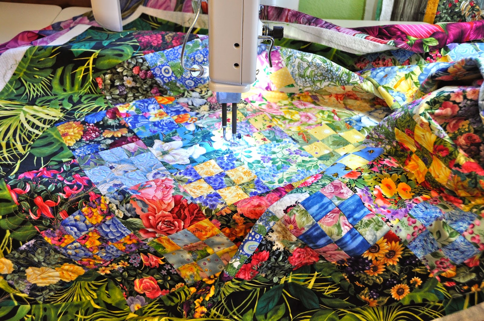 LuAnn Kessi: Wildflowers Quilt.....Under the Needle