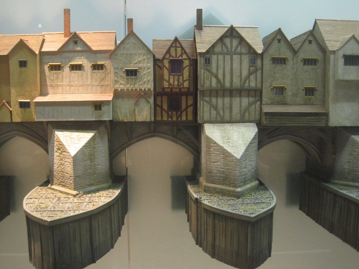 Lando Breaks: London Bridge Models