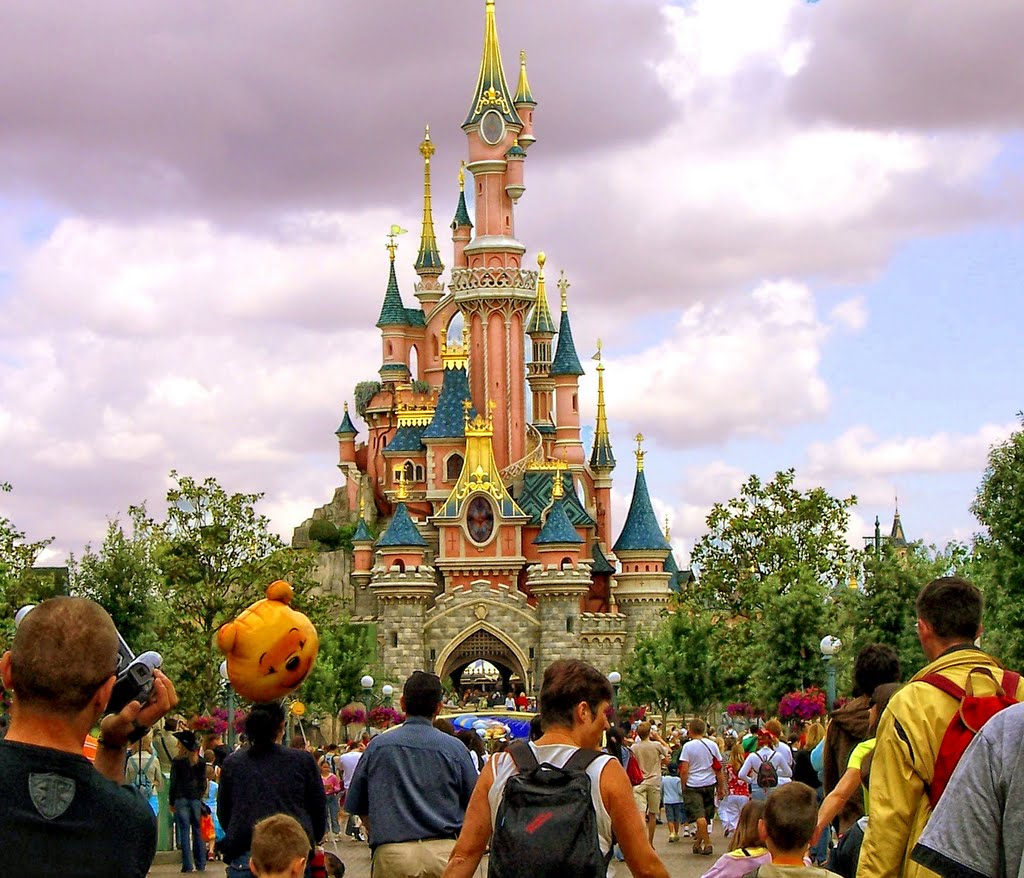 Colour Tour Georgia - ტურისტის მეგზური: პარიზის დისნეი ლენდი