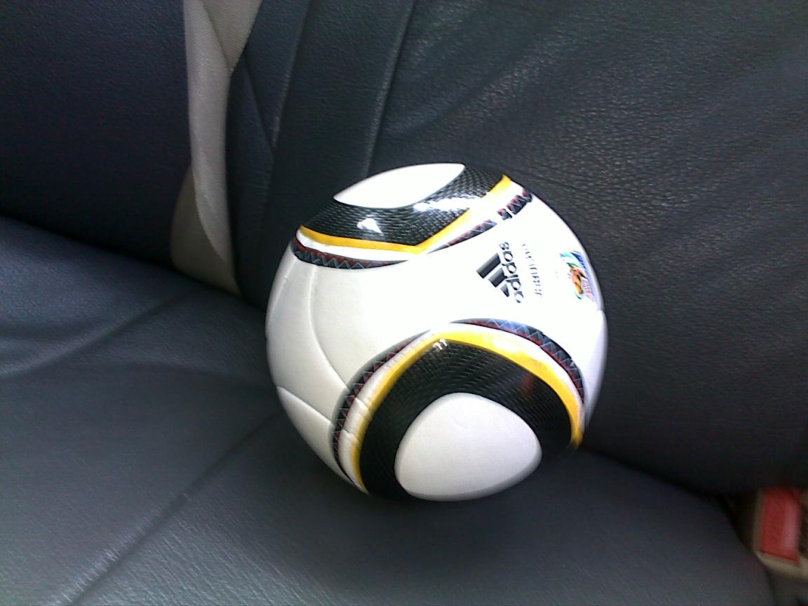 itu ini sana sini: kerana sebiji bola.....