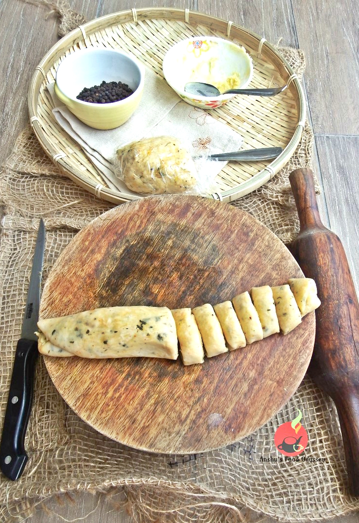 Tikoni Methi Mathri | Methi Nimki | Fenugreek flavored Indian Fried ...