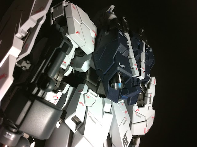 MG 1/100 Unicorn Gundam with MS Cage - Custom Build