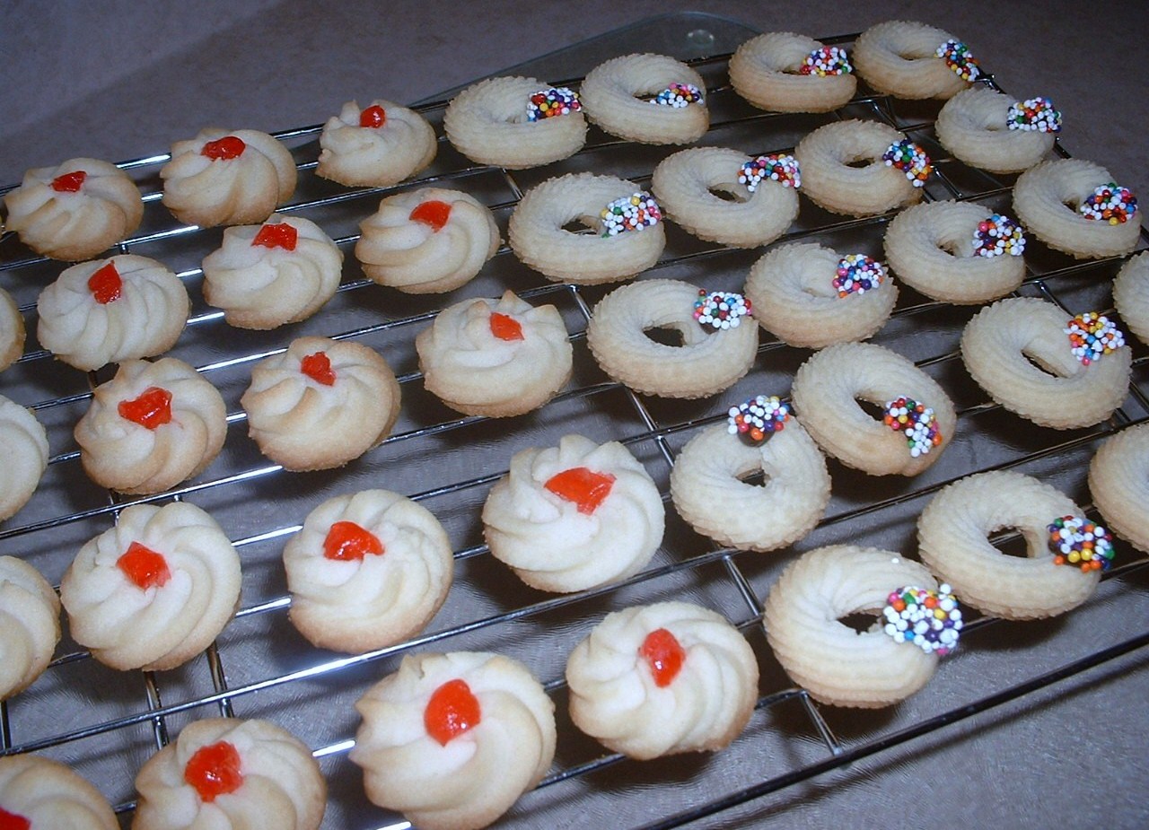 Someone's in the Kitchen: Whipped Shortbread Cookies