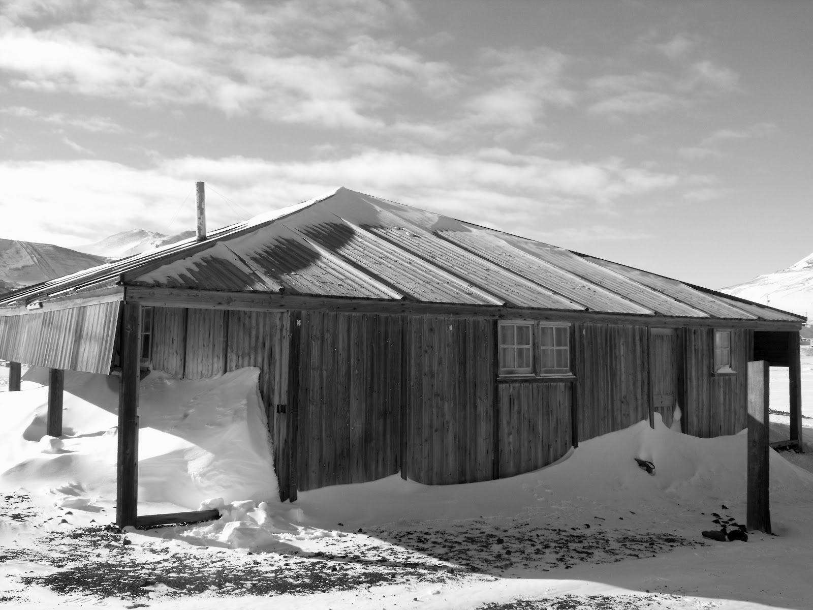 La Aventura Escrita: Scott's Hut: A Little Look into the History of ...