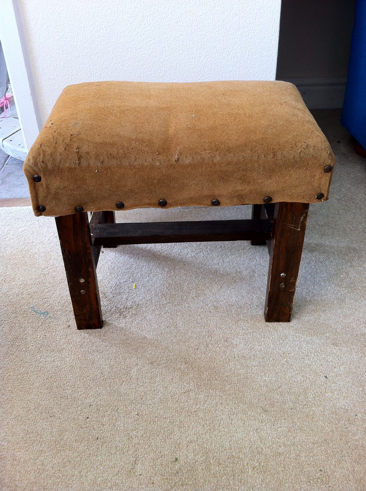 Arthurs Attic: How to.... Upcycle a footstool