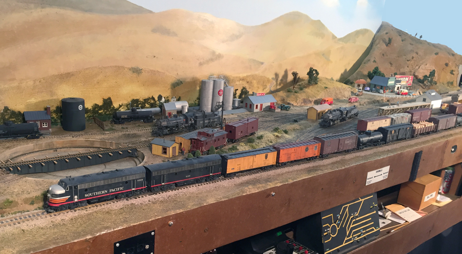 modeling the SP: The role of mainline trains on a branch-line layout