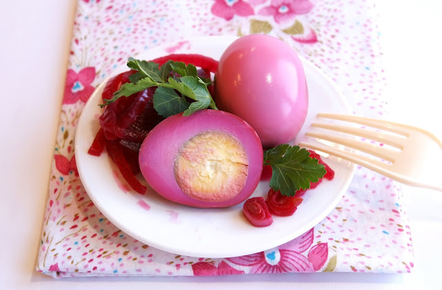 Easy Beet Pickled Eggs Recipe - melsaywhat