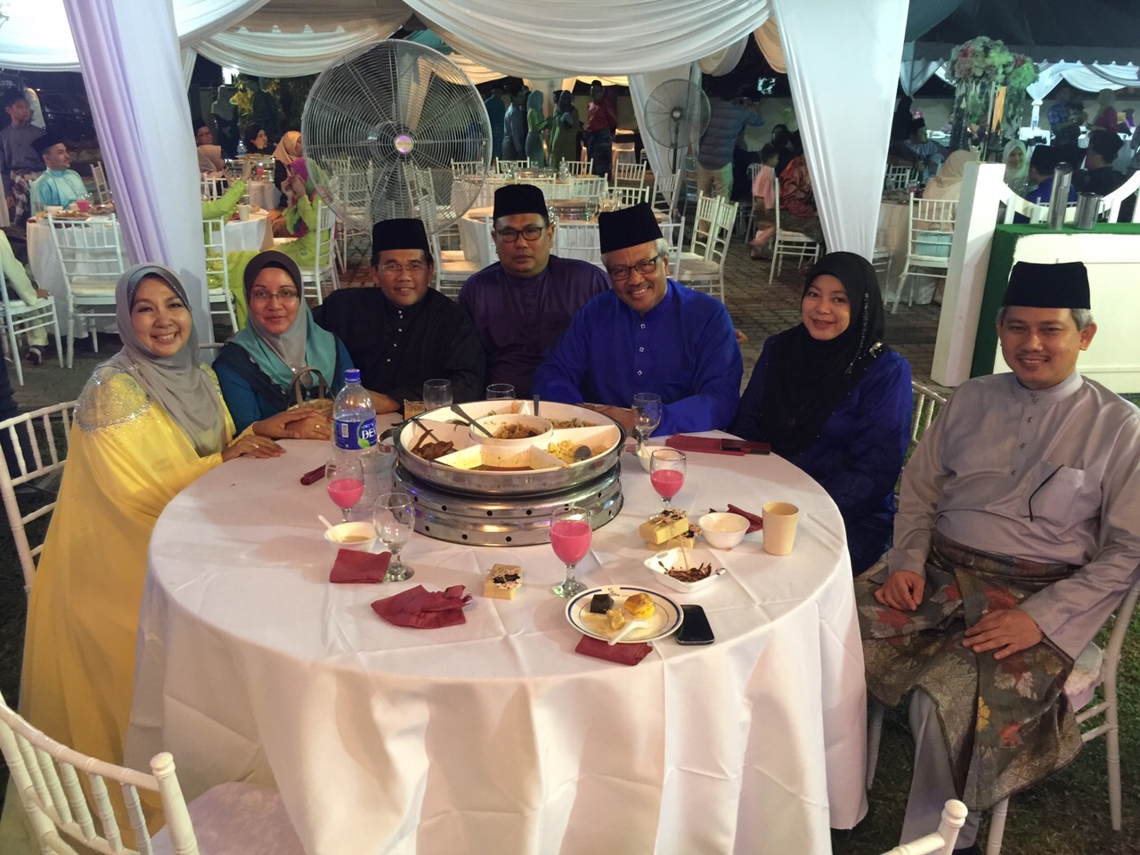 Majlis Perkahwinan Dalam Taman - Azie Kitchen