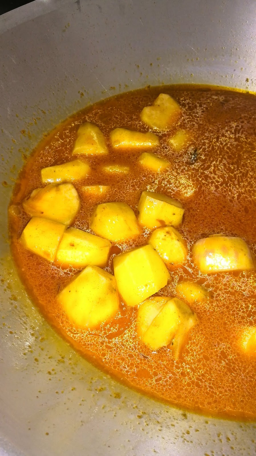 namakucella: KARI IKAN LENGAT + UBI KEMILI