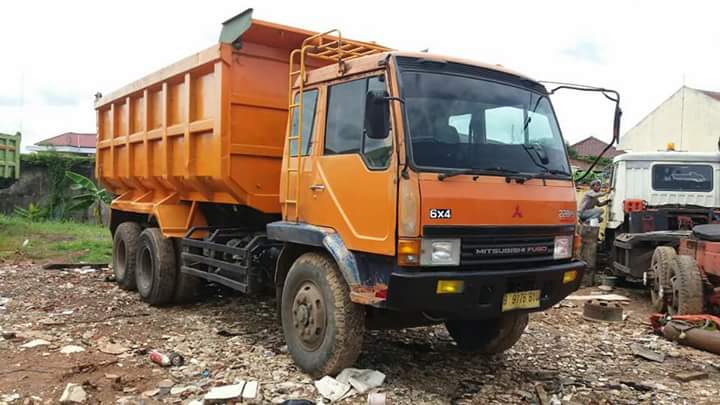 Dumptruck Fuso 220ps 6 x 4