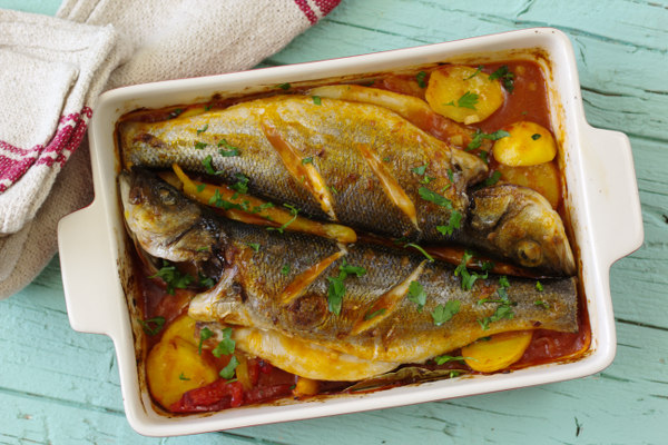 Cinco Quartos de Laranja: Robalos assados no forno com batatas