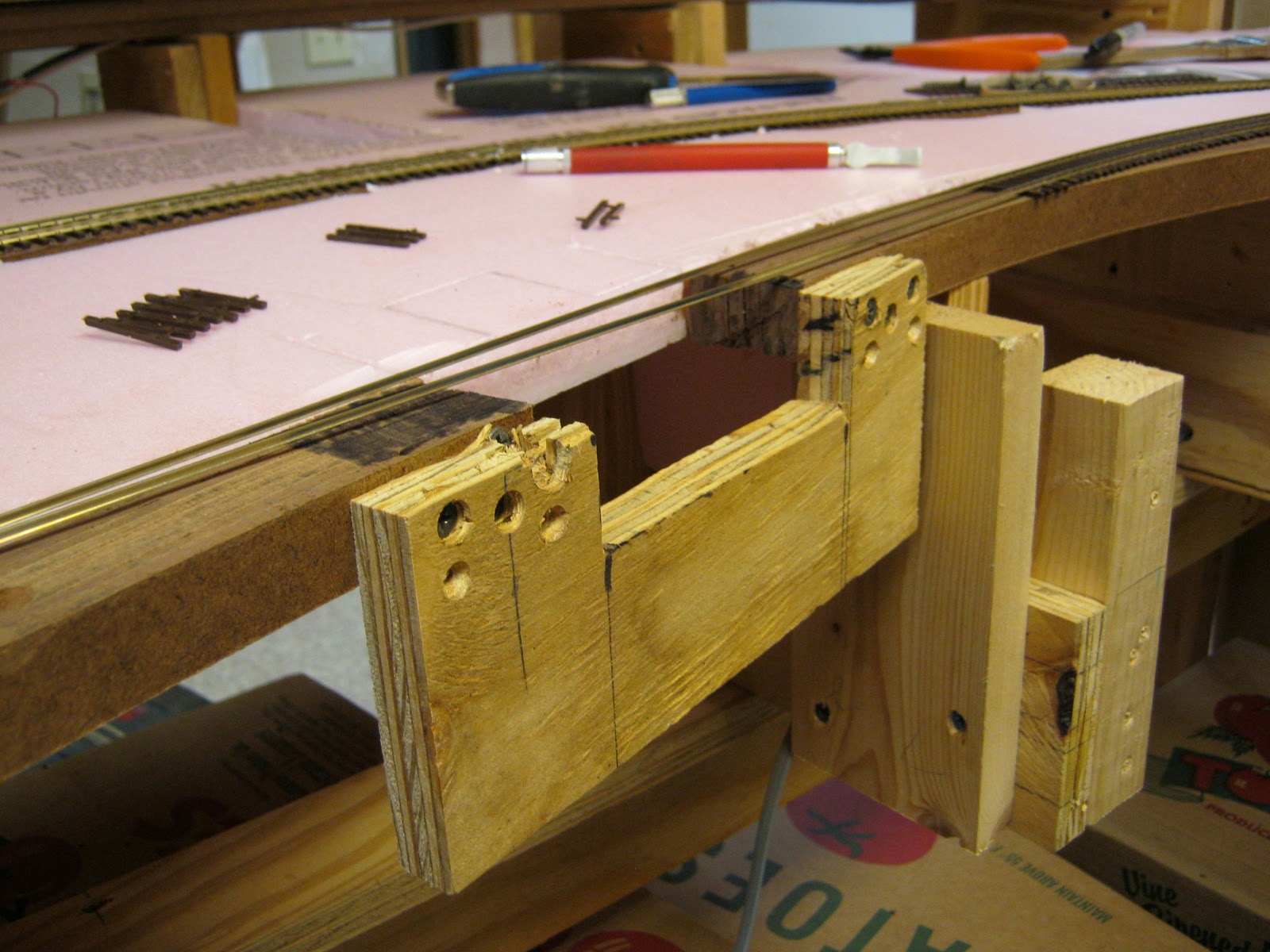 The Model Railroader's Notebook: The Willamette River Railway - Spline ...