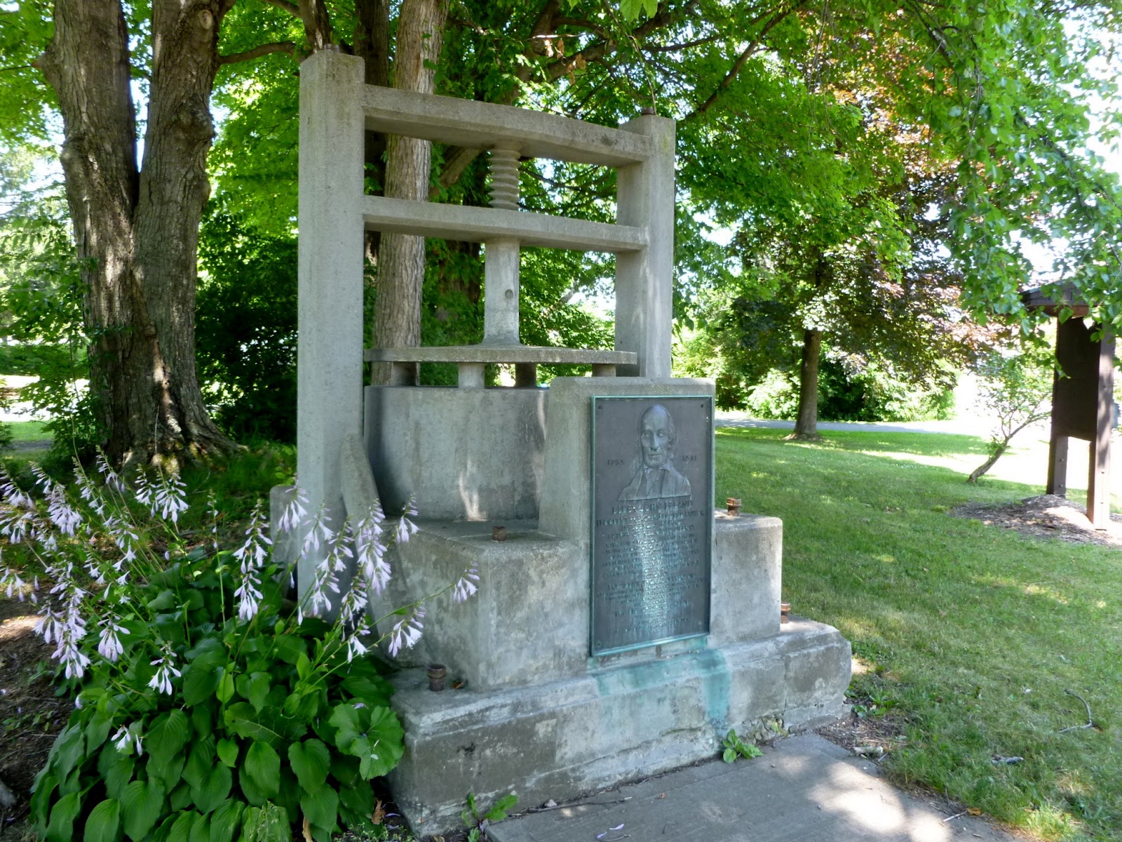 Photo-ops: Roadside Attraction; Monument to Jefferson's Mammoth Cheese