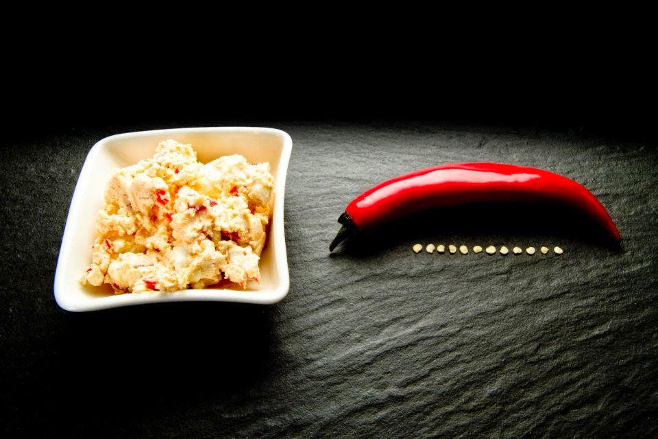 Kuzhine - Receta: Salce djathi pikante (tirosallata greke)