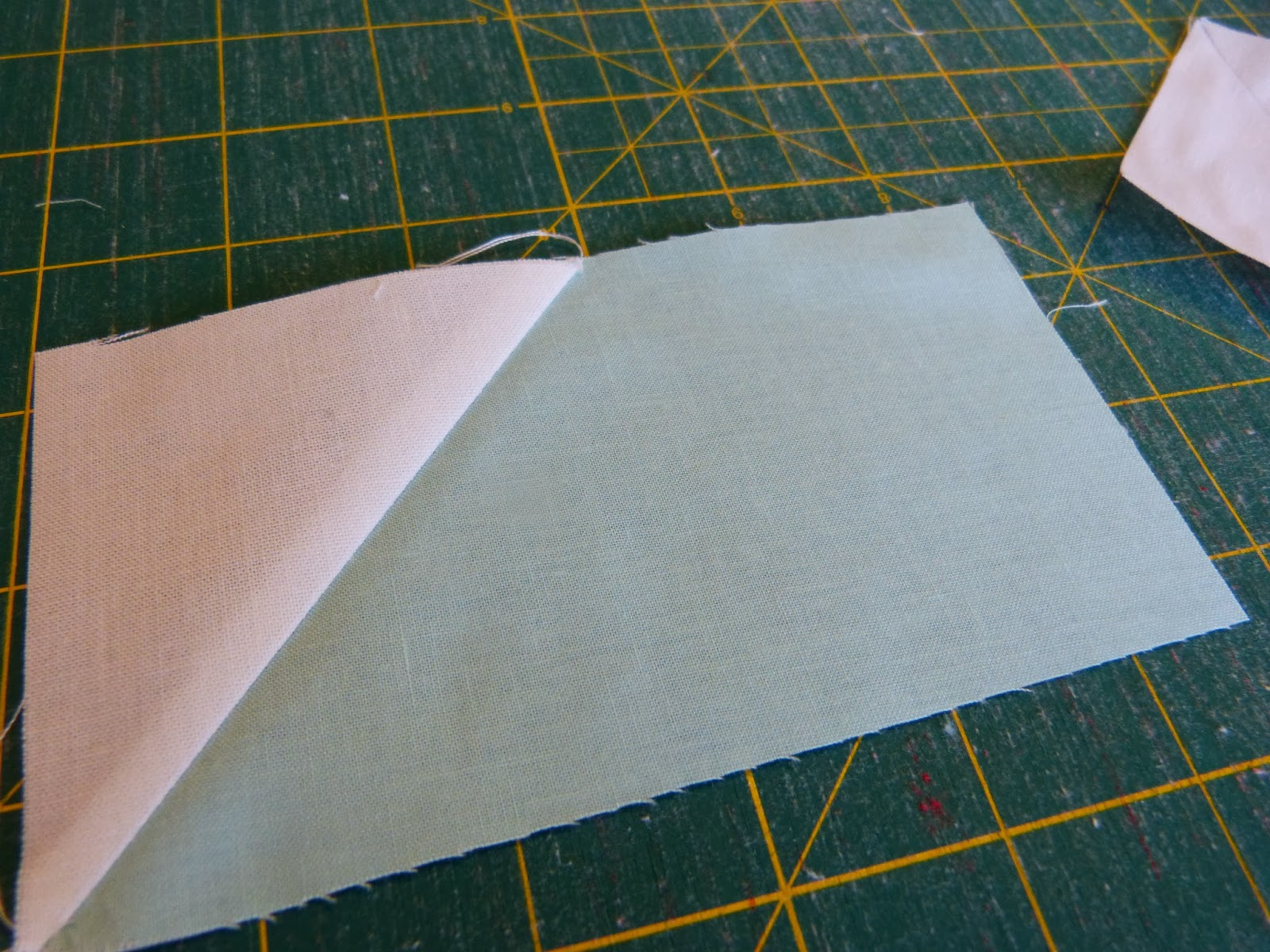 Pretty Little Quilts: Summer Beach Quilt Tutorial - Part 3 - Water Row