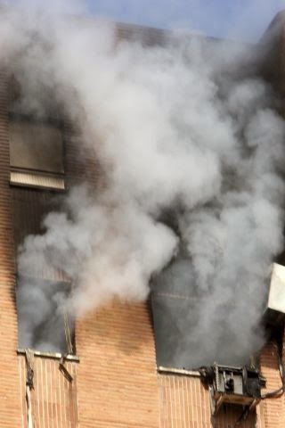 LAS GEMELAS QUE CONMOCIONARON AL MUNDO: Humo, llamas y gases