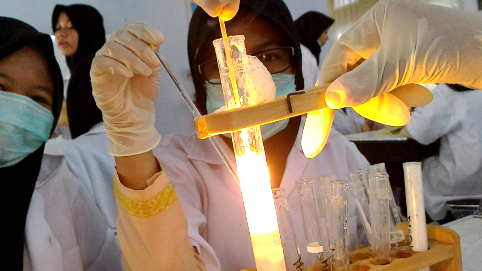 biologi gembira: Laporan Praktikum kerja Enzim Katalase