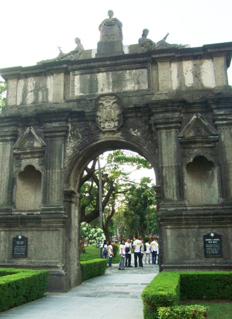 Living and Loving Art: Alumna revisits University of Santo Tomas during ...