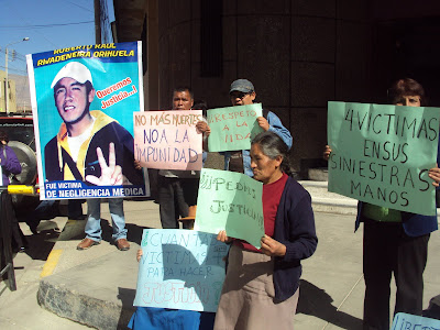 Huanca York Times: PREMIO A MÉDICO DESTITUIDO POR NEGLIGENCIAS