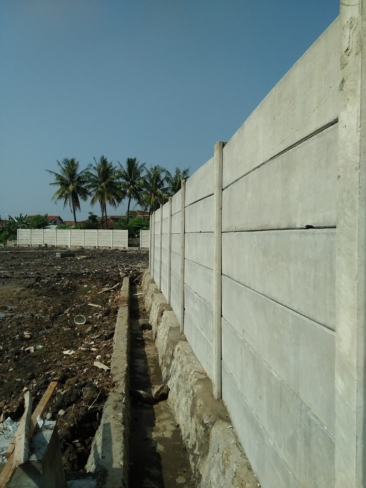 Proton Panel Beton Precast: Foto Pemasangan Pagar Panel Beton