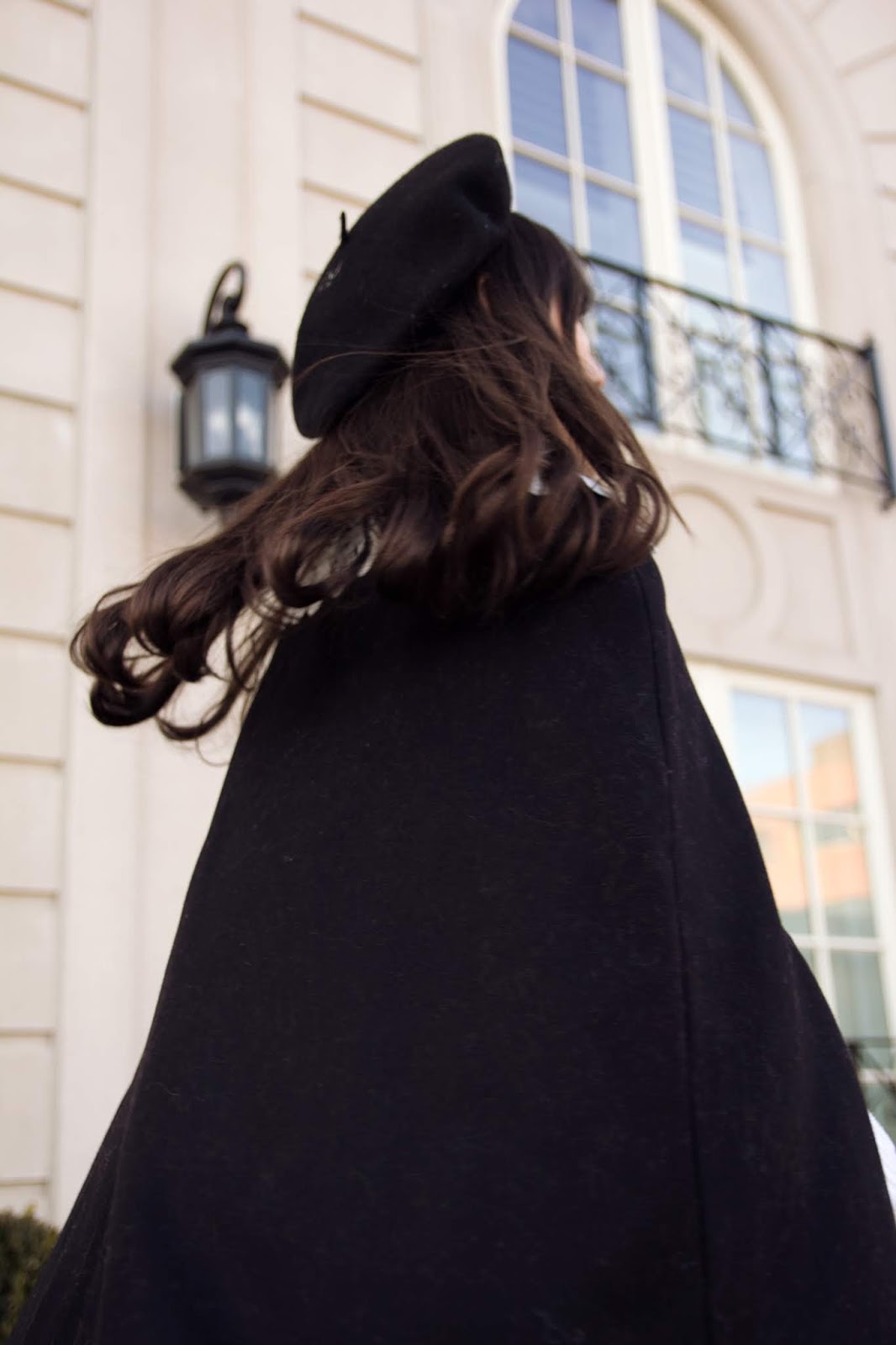 Black Cape and Lace | Carolina Pinglo