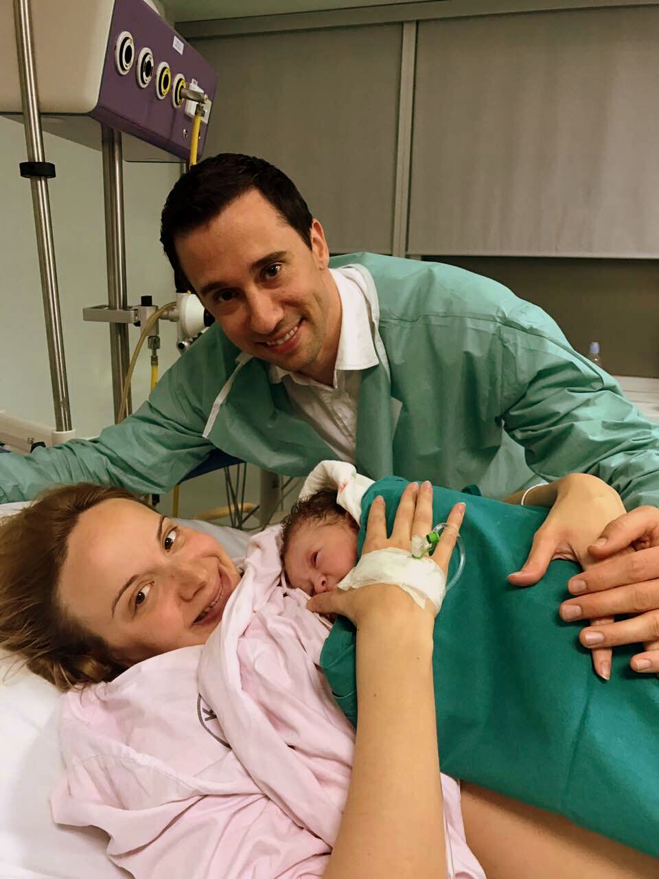 ISSA-VIS-Kut čestita sretnim roditeljima - Vis, Croatia