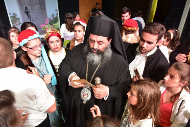 ΙΕΡΑ ΜΗΤΡΟΠΟΛΙΣ ΛΑΓΚΑΔΑ, ΛΗΤΗΣ ΚΑΙ ΡΕΝΤΙΝΗΣ: Εορτή Νεολαίας της Ι.Μ ...