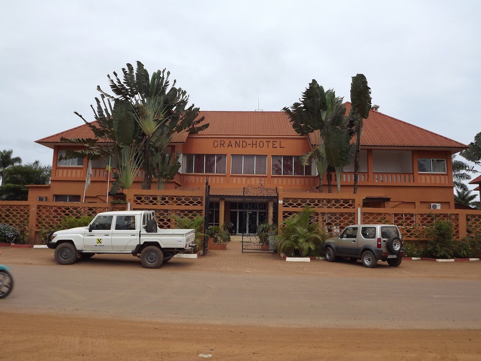 La magie de l'objectif: Le paysage architectural de la ville de Dolisie ...