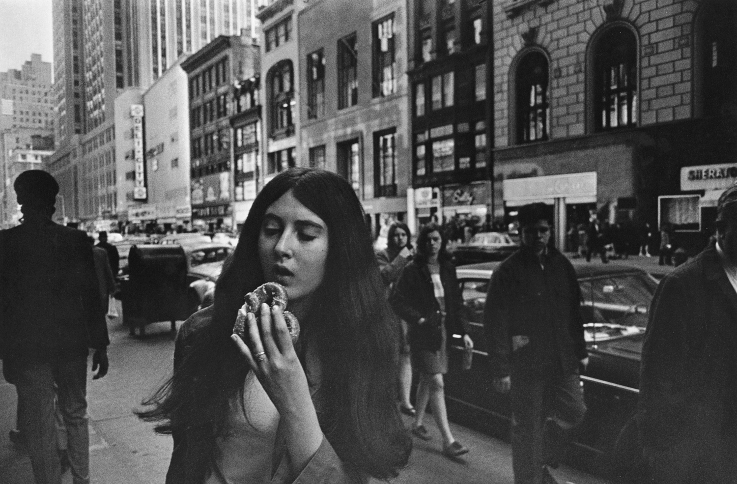 en bruto: GARRY WINOGRAND "WOMAN ARE BEAUTIFUL" (esp/eng)