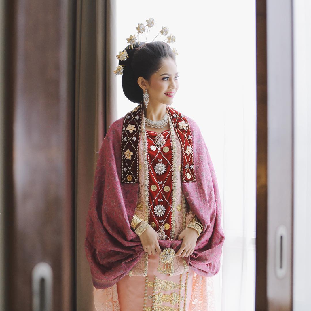 " SANGGAR NUSANTARA DOT COM " | Jakarta: Sewa Baju Adat Gorontalo di ...