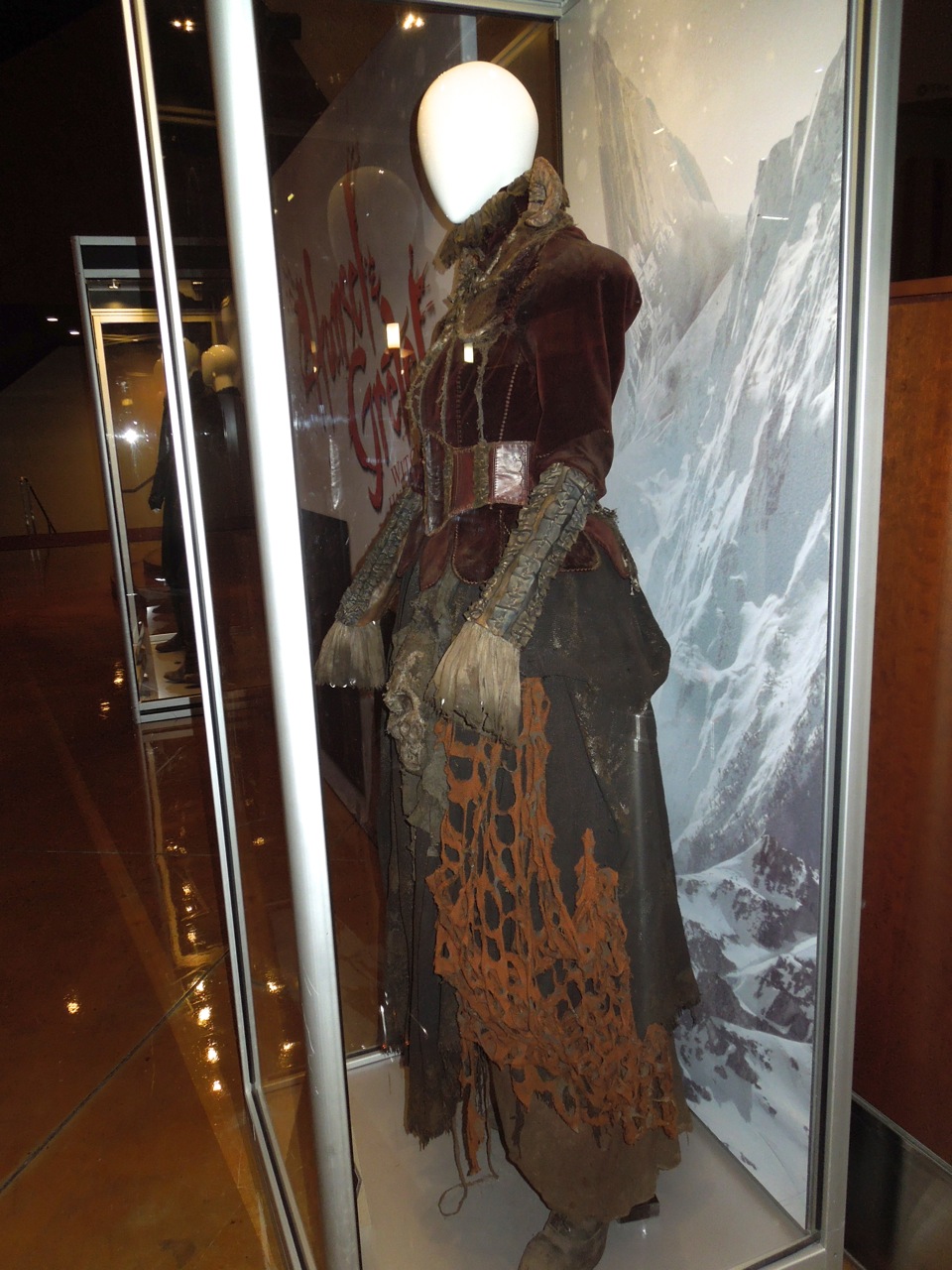 Hollywood Movie Costumes and Props: Jeremy Renner and Gemma Arterton ...