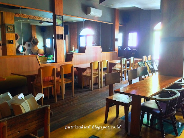 Lekker Urban Food House Multatuli | Jelajah Cafe & Resto