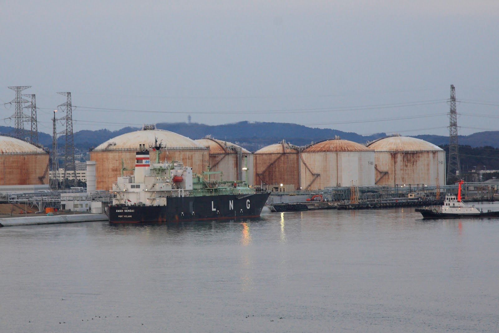AMAN SENDAI LNG船