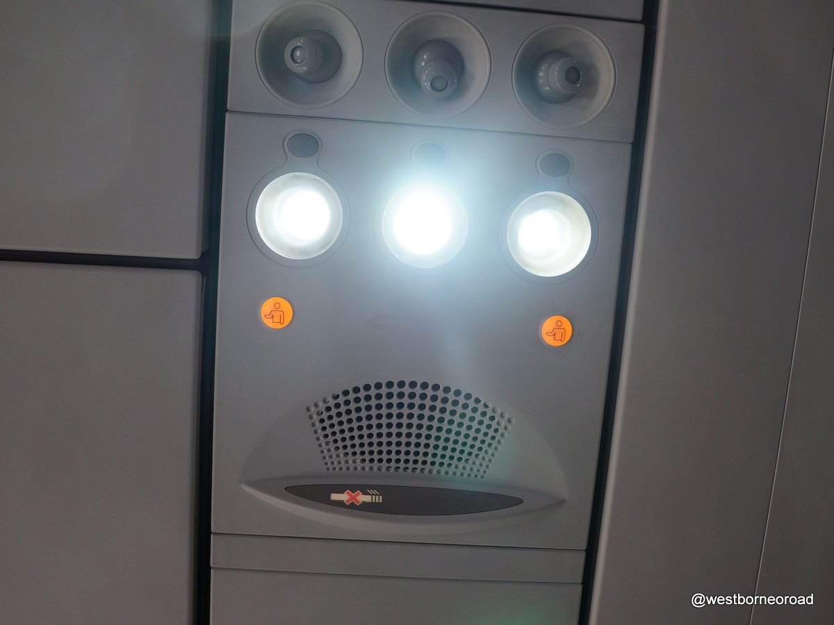 Pengalaman Naik Pesawat Airbus A320 Tigerair sekarang Scoot ~ West ...