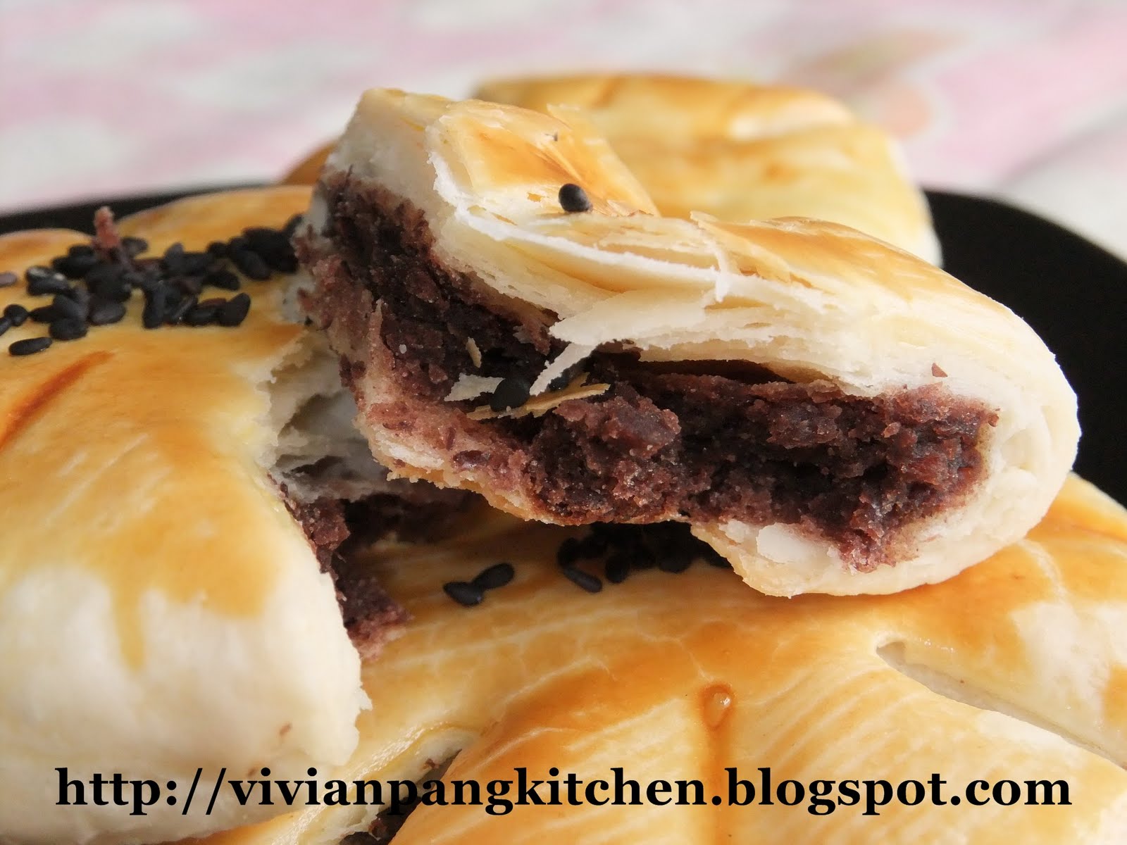 Vivian Pang Kitchen: Flaky Flower Mooncake