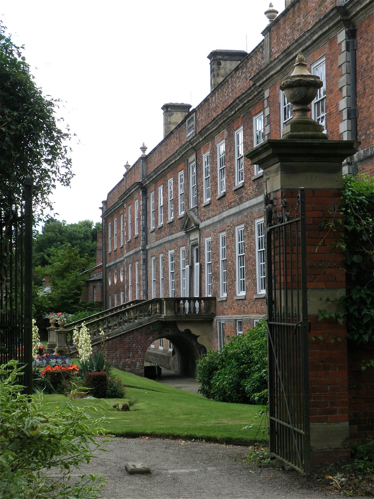 guttae: Erddig: Garden