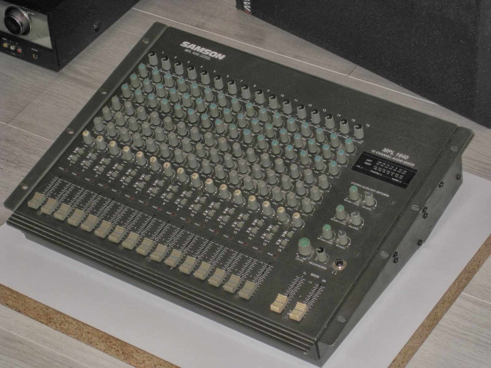 Infrequent Sound [sex.tex] technology: Samson MPL 1640 16-Channel Mixer