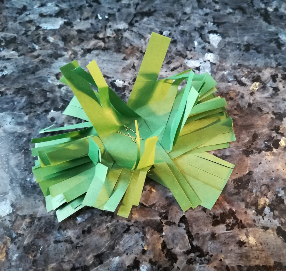 Craftrebella: Advent wreath 2018 - part 4 - Paper fringe star