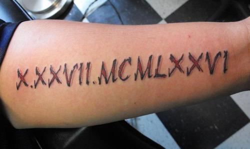 Tatuajes de números romanos: origen, ideas y significado