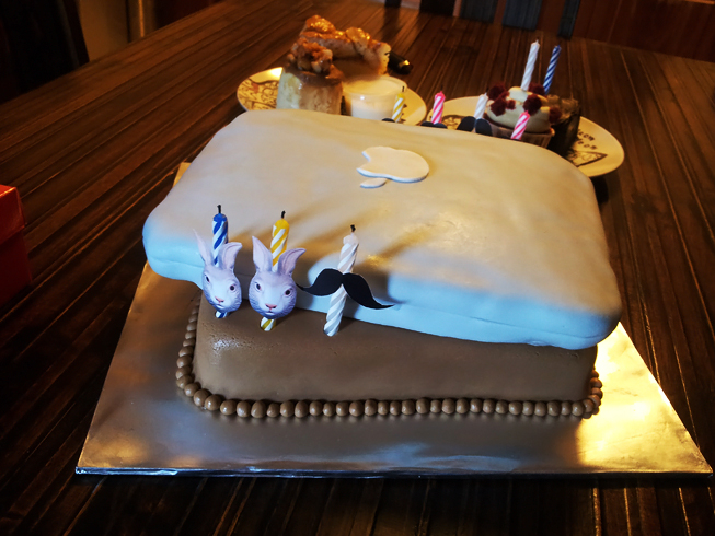 Sugar & Vanilla Bakery: Macbook Pro Cake